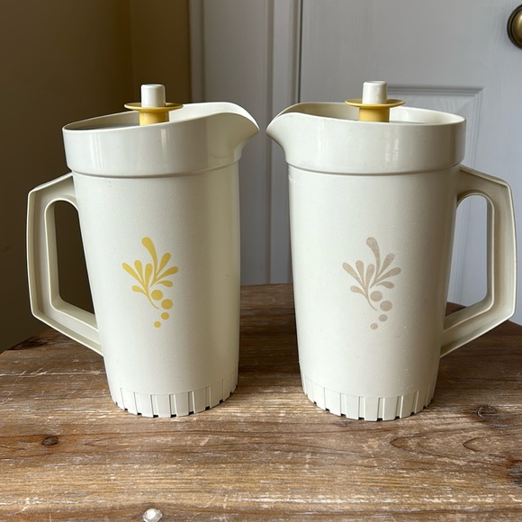 Tupperware | Dining | Vintage Tupperware Pitchers Set Of Two Qt | Poshmark